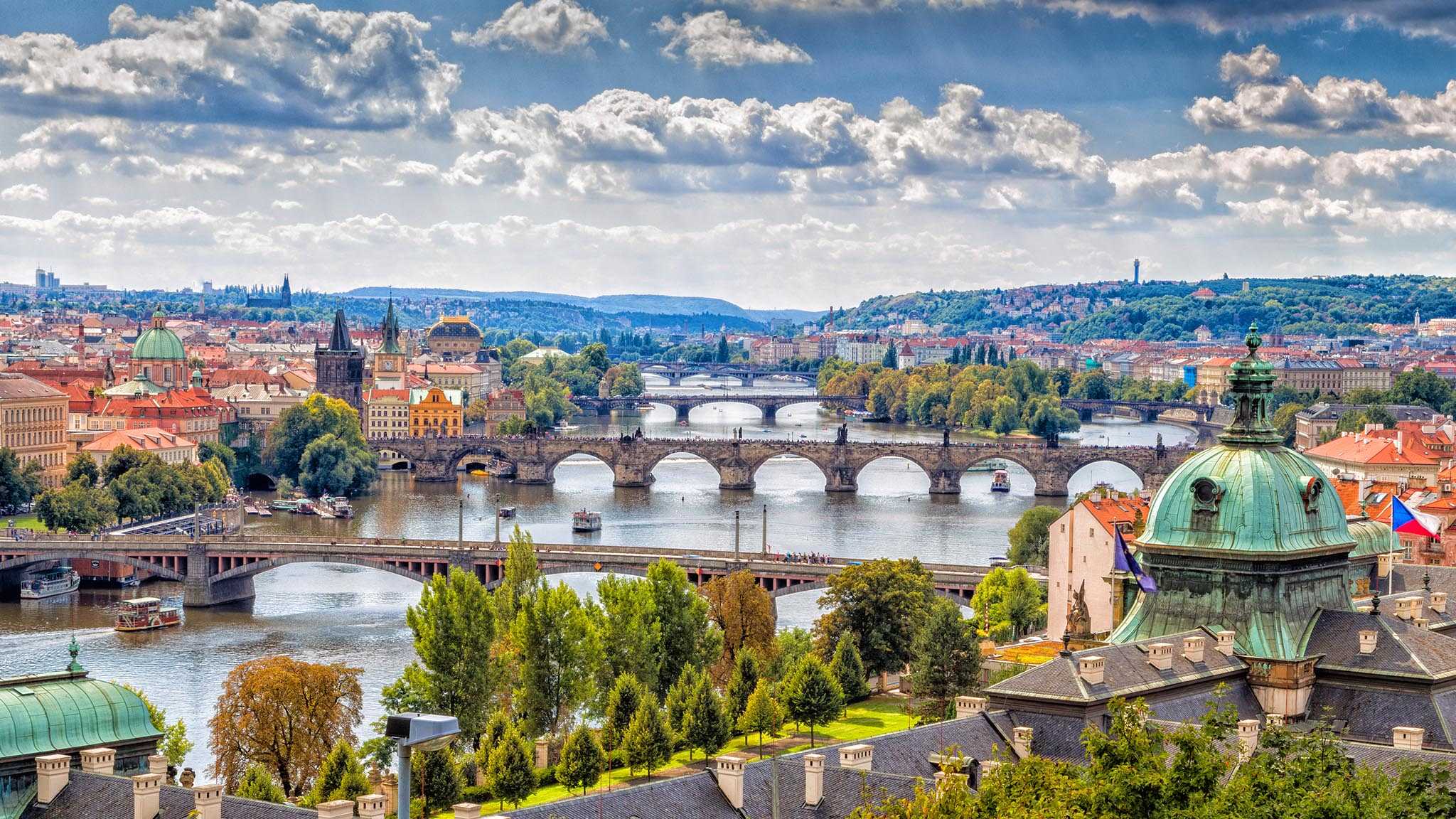 How to Move to Prague: the Complete Relocation Guide | InterNations